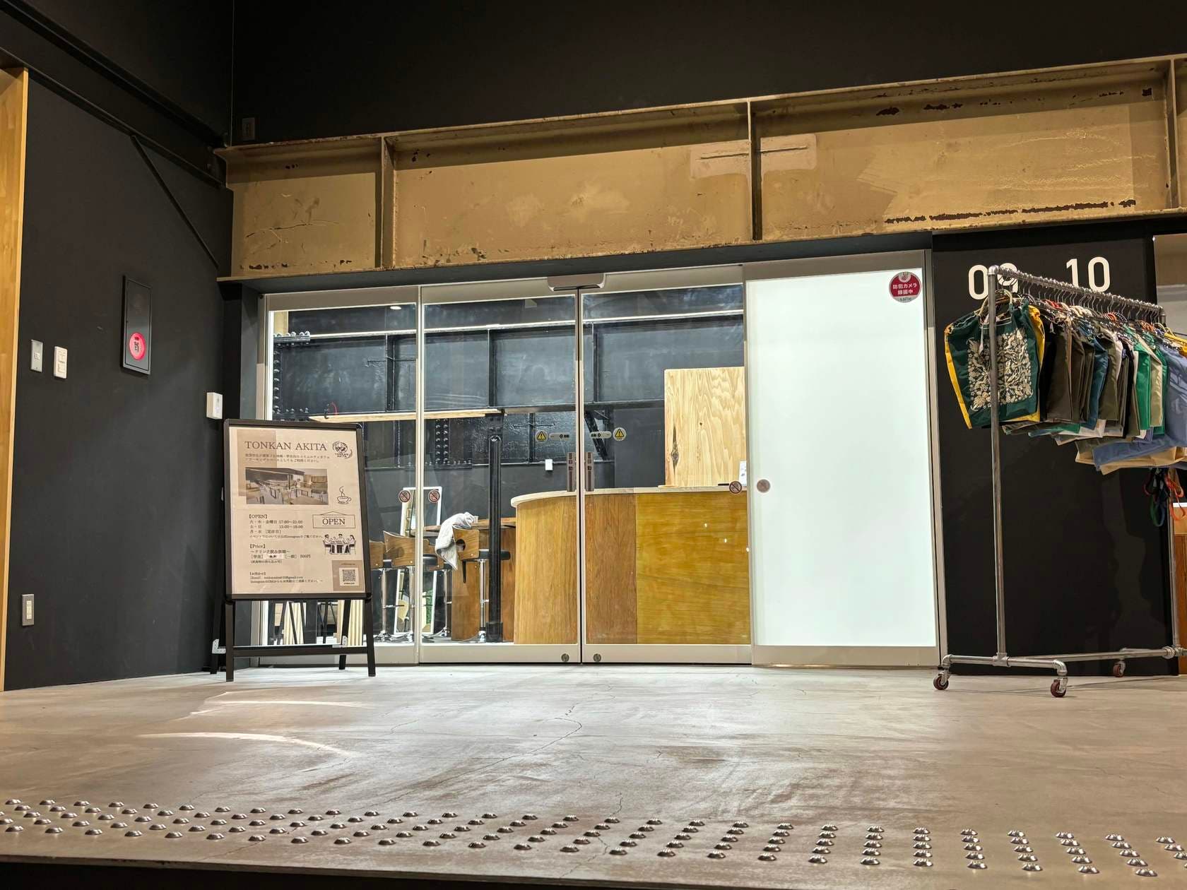 【立席最大30名、着席24名利用可】WI-FI完備■小規模の会議や交流会、撮影に！の写真2