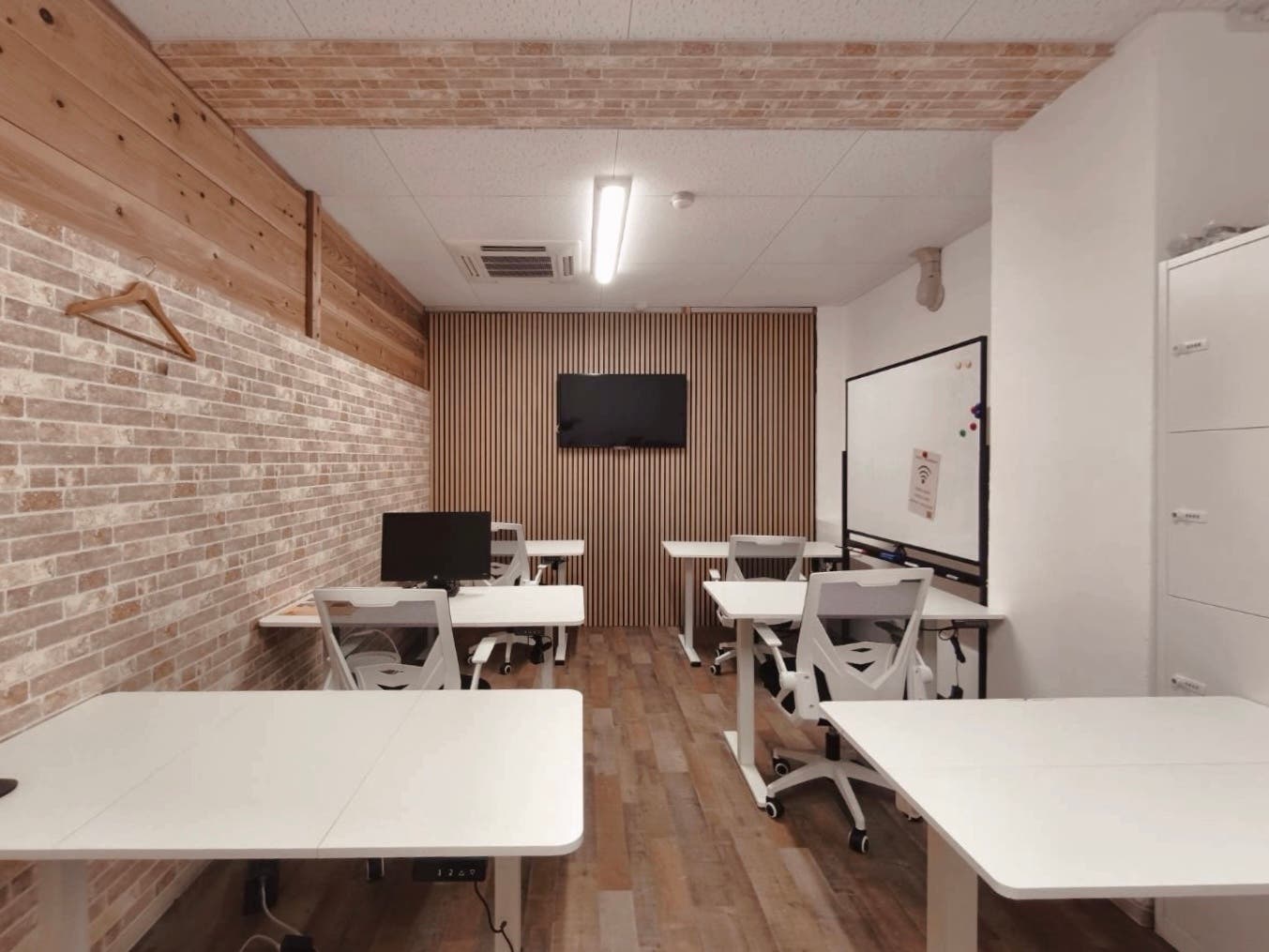 【駅近】緑地公園駅から徒歩1分「オレンジワーク緑地公園店 会議室A」の写真1