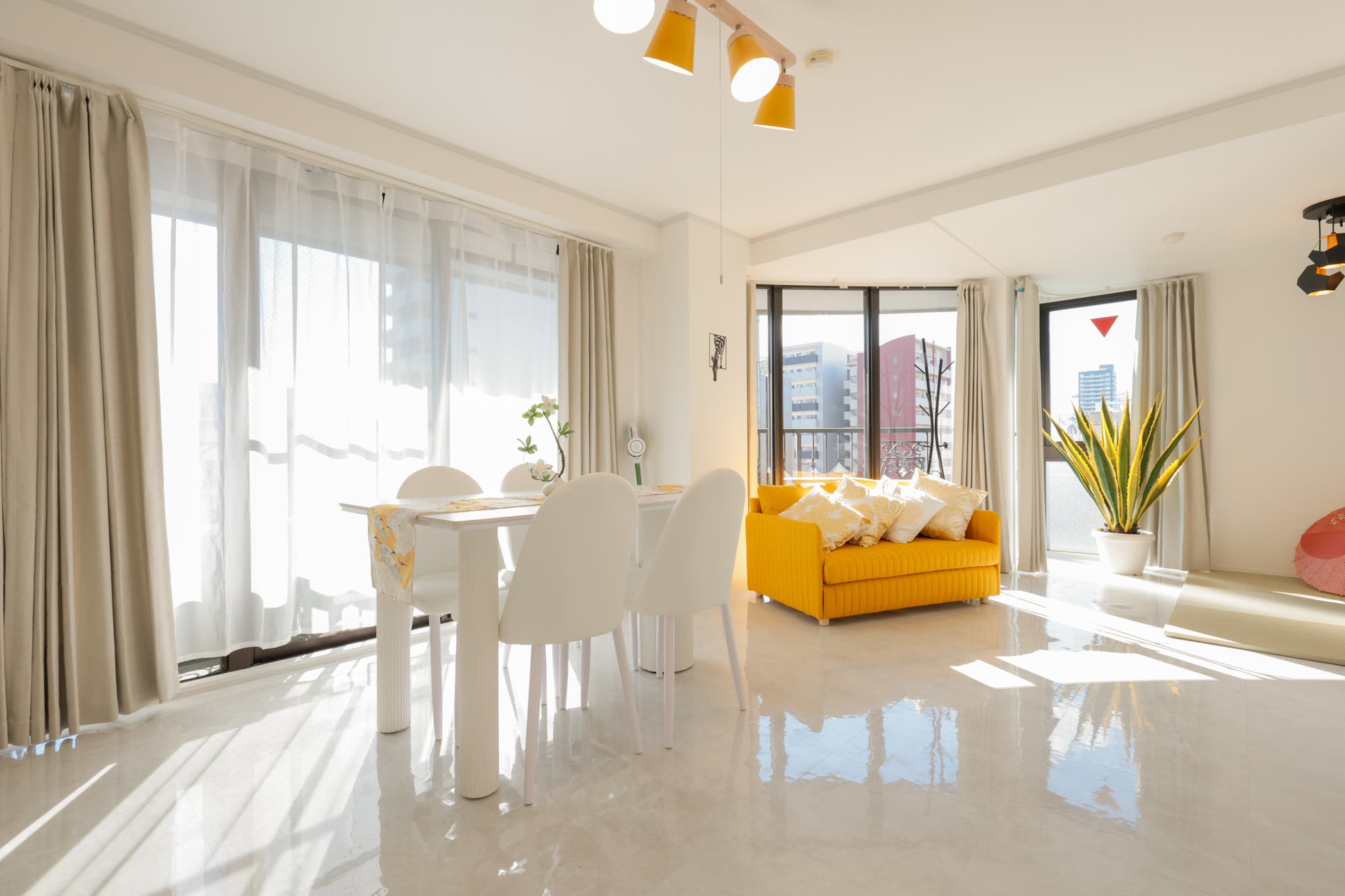 大阪市中心｜生活感のある3LDK｜商品撮影・Vlog・対談に最適の写真1