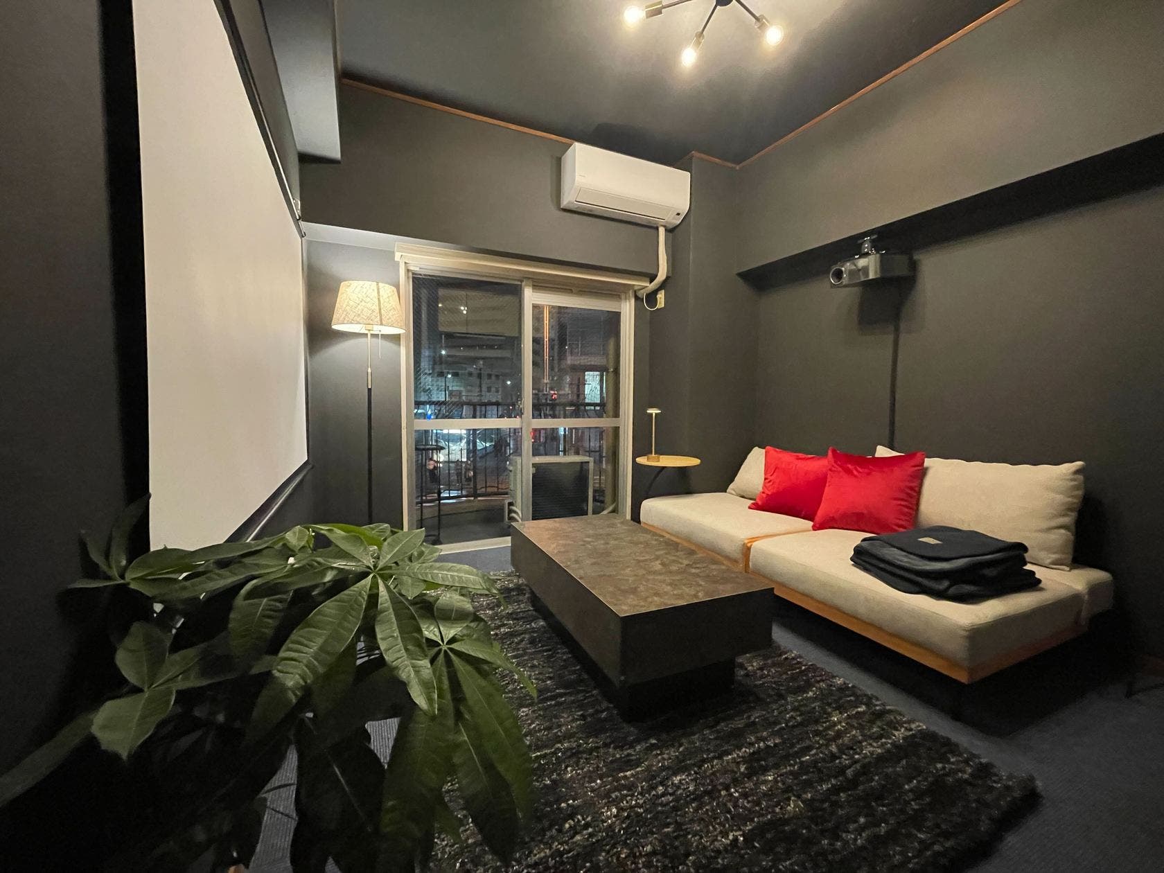 スペモ🎬駅徒歩０分🚶‍♀️プロジェクター🎦スクリーン🎞️映画鑑賞🍿ゲーム🎮️デート💖816_CINEMA福岡天神の写真4