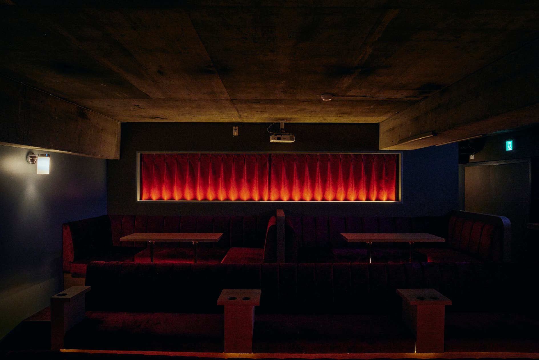 六本木の隠れ家シアター型カラオケバースペース／音と映像で“表現”が生まれる没入型イベント空間の写真3