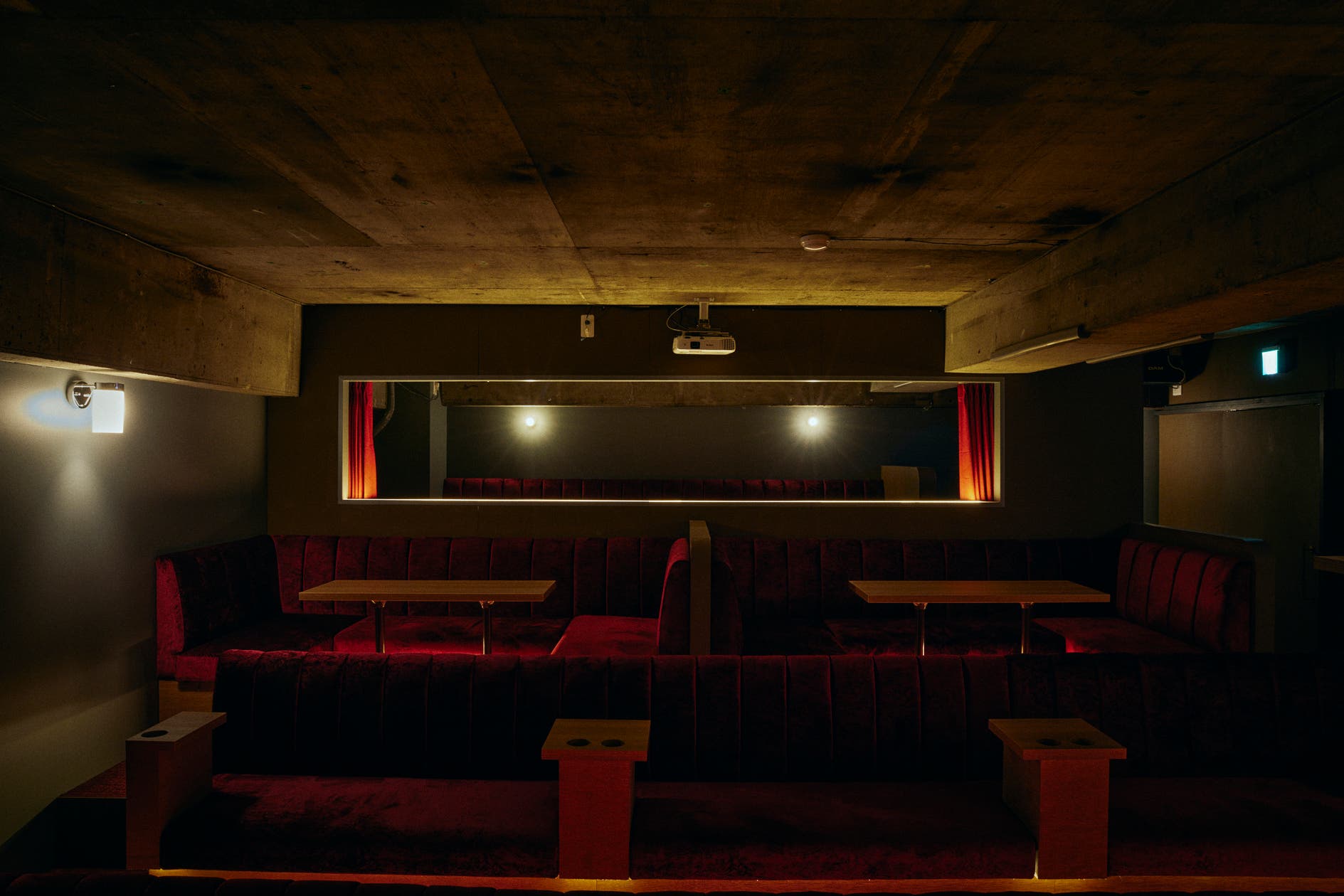 六本木の隠れ家シアター型カラオケバースペース／音と映像で“表現”が生まれる没入型イベント空間の写真2