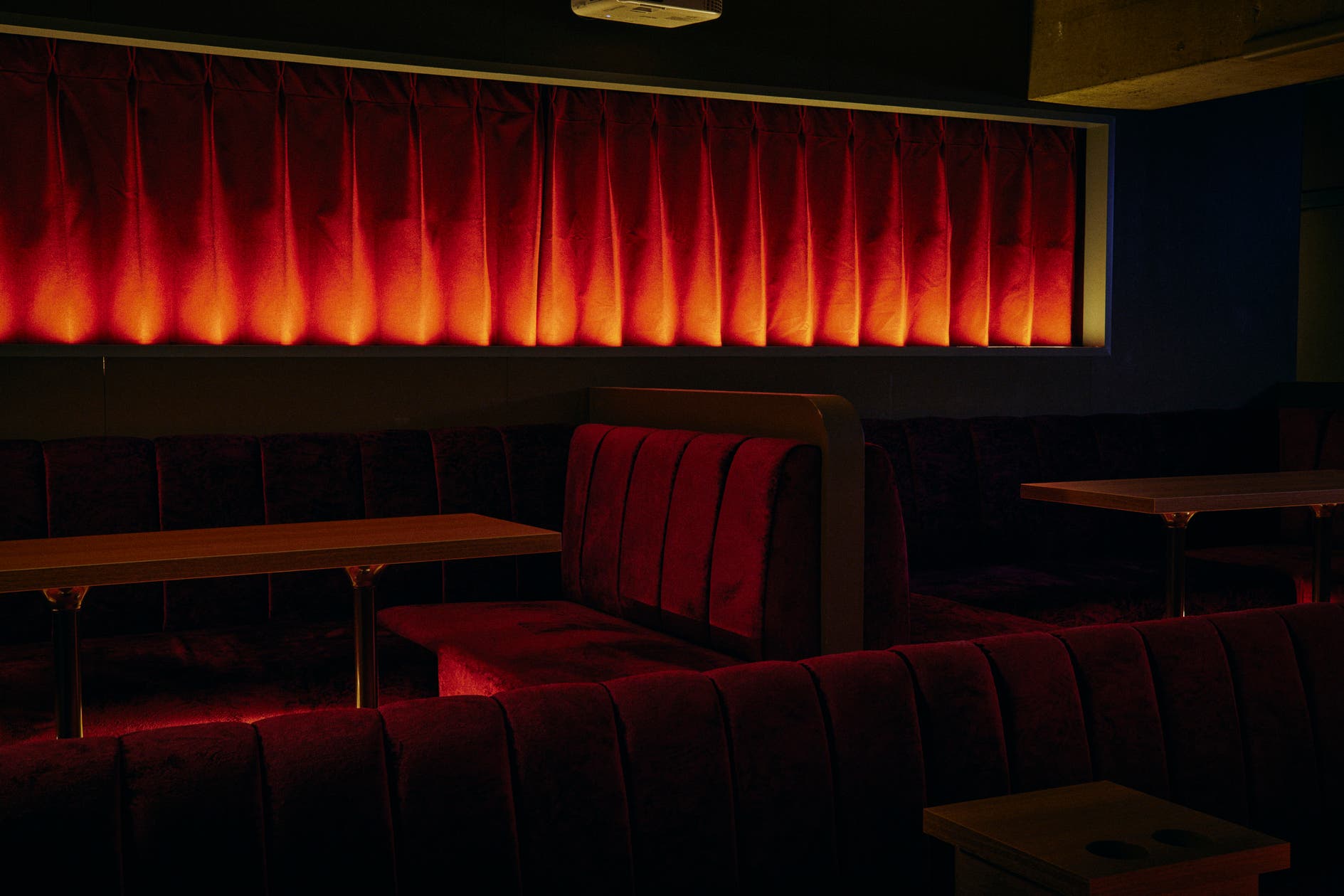 六本木の隠れ家シアター型カラオケバースペース／音と映像で“表現”が生まれる没入型イベント空間の写真10