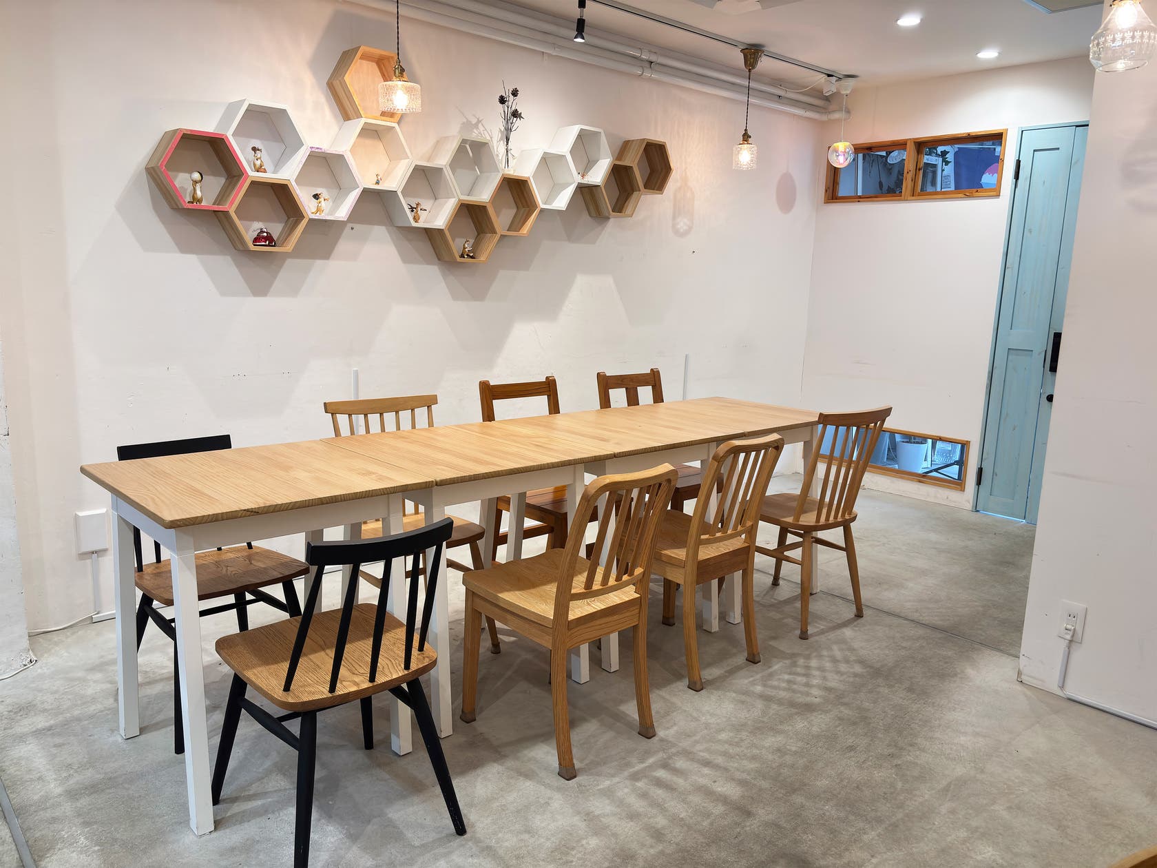 【中崎町駅・天神橋筋六丁目駅から8分】カフェスペース貸切。高速Wi-Fi完備、個展/撮影/勉強会など/ノスタルジーなスペースの写真4