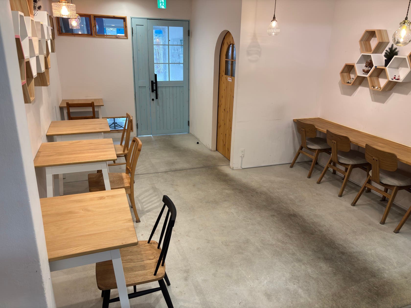 【中崎町駅・天神橋筋六丁目駅から8分】カフェスペース貸切。高速Wi-Fi完備、個展/撮影/勉強会など/ノスタルジーなスペースの写真8