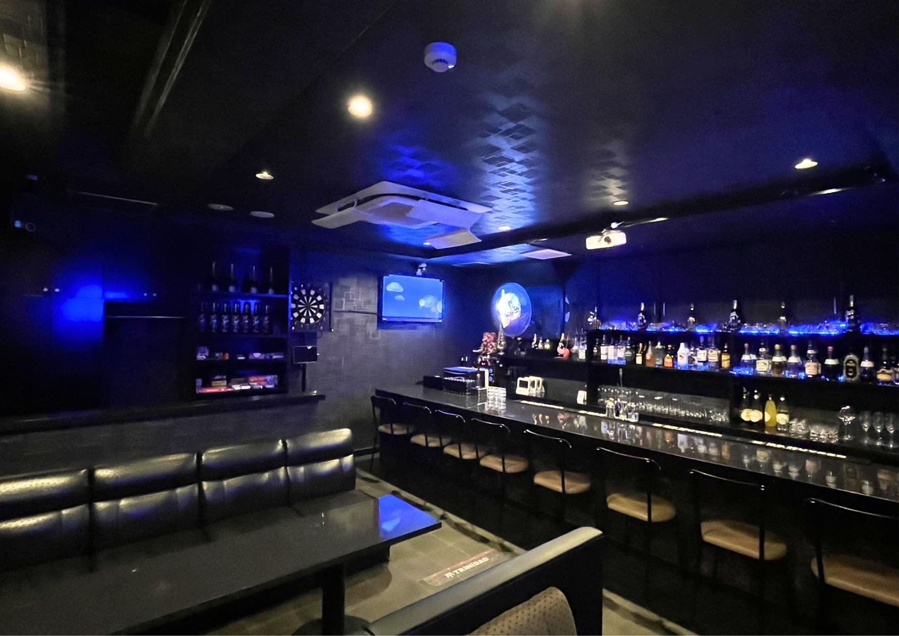 BAR完全貸切/セルフ飲み放題880円/カラオケ・ダーツ無料/結婚式２次会/誕生日会/Bar TK 心斎橋の写真1