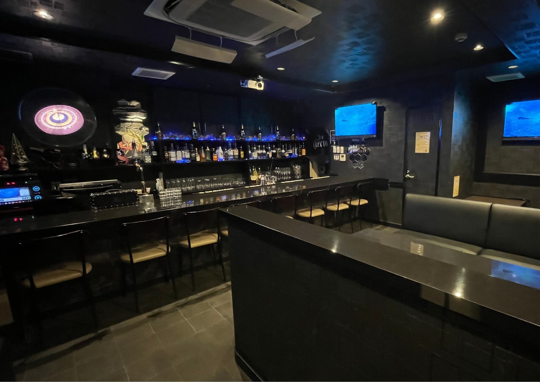 BAR完全貸切/セルフ飲み放題880円/カラオケ・ダーツ無料/結婚式２次会/誕生日会/Bar TK 心斎橋の写真2
