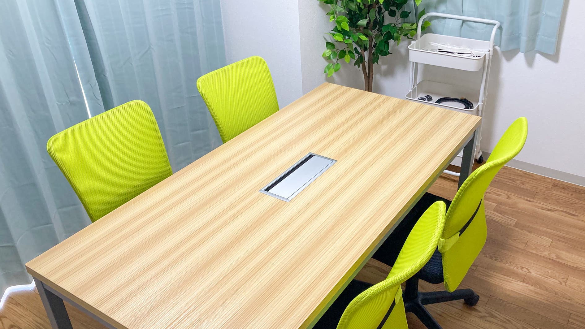 【船橋駅徒歩5分】24時間利用可能！テレビ、高速WiFi、ホワイトボード完備☆会議/打合せ/オンライン/ボドゲに最適の写真5