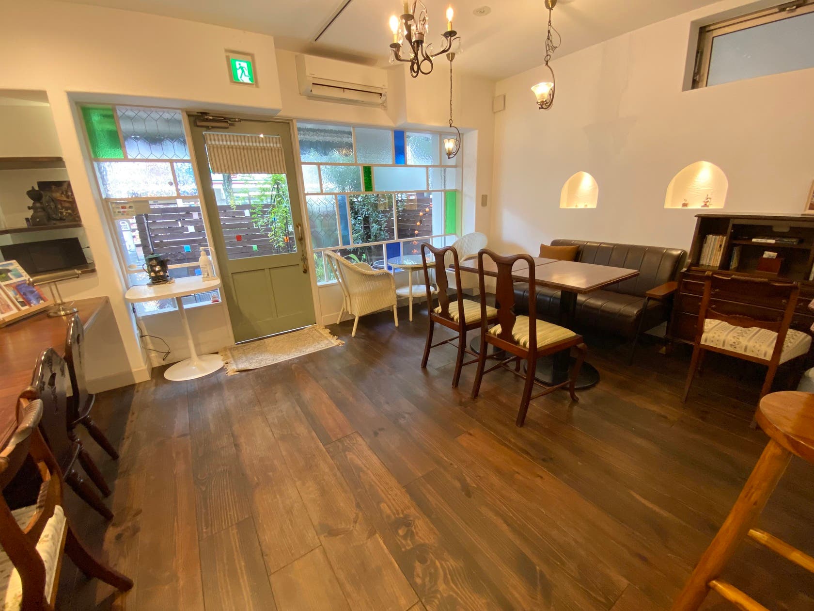 中央線国立駅から徒歩8分 | カフェレンタルスペース 交流会・ミーティング・セミナー・ワークショップなど・撮影は家具移動可能の写真1