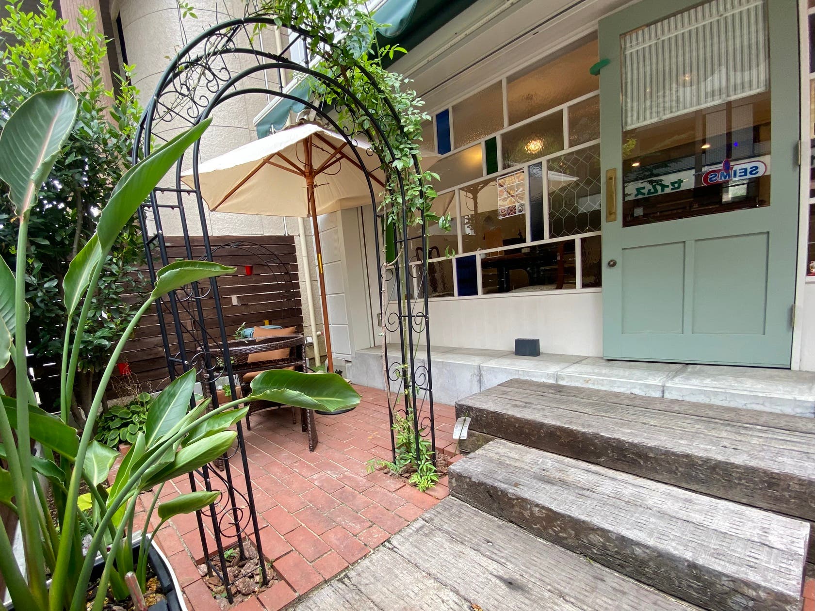 中央線国立駅から徒歩8分 | カフェレンタルスペース 交流会・ミーティング・セミナー・ワークショップなど・撮影は家具移動可能の写真3