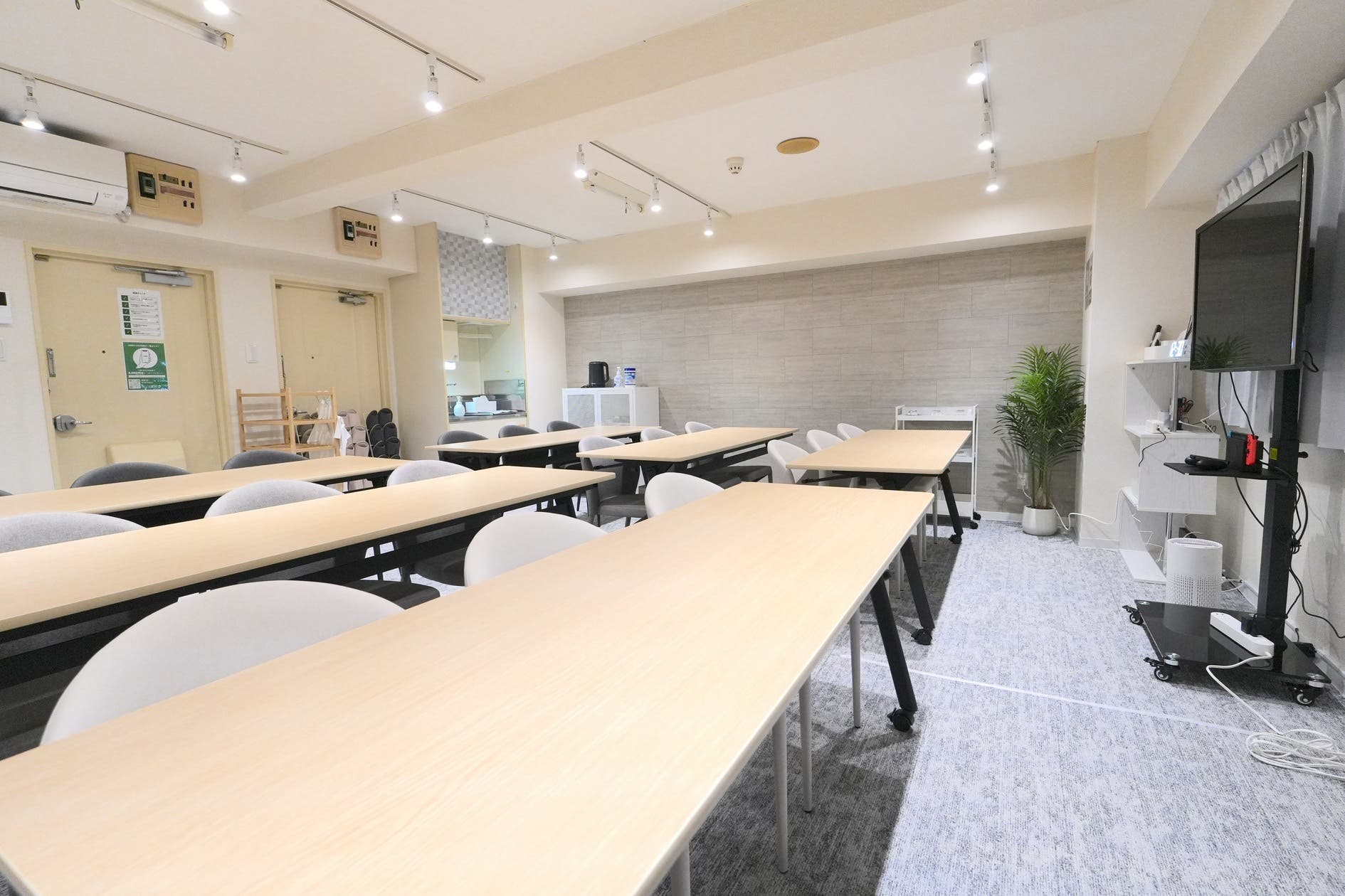 格安★会議室・ワークスペース・ボドゲ・撮影・オフ会など｜少人数〜最大20名｜光高速WiFi｜ゲーム機/ボドゲ等備品無料｜飲食可の写真4