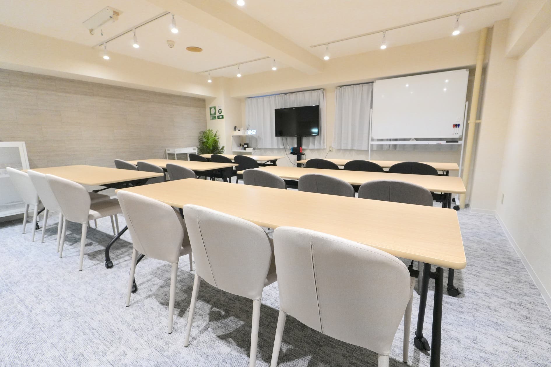 格安★会議室・ワークスペース・ボドゲ・撮影・オフ会など｜少人数〜最大20名｜光高速WiFi｜ゲーム機/ボドゲ等備品無料｜飲食可の写真1
