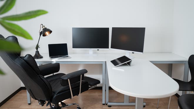 湯島駅1分。マルチモニタで捗るおこもり作業!ちょうどサイズの31㎡!最大9名!作業・ミーティング・小会議・ミニセミナーに!の写真1