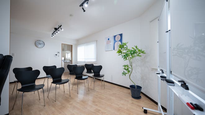 湯島駅1分。マルチモニタで捗るおこもり作業!ちょうどサイズの31㎡!最大9名!作業・ミーティング・小会議・ミニセミナーに!の写真3