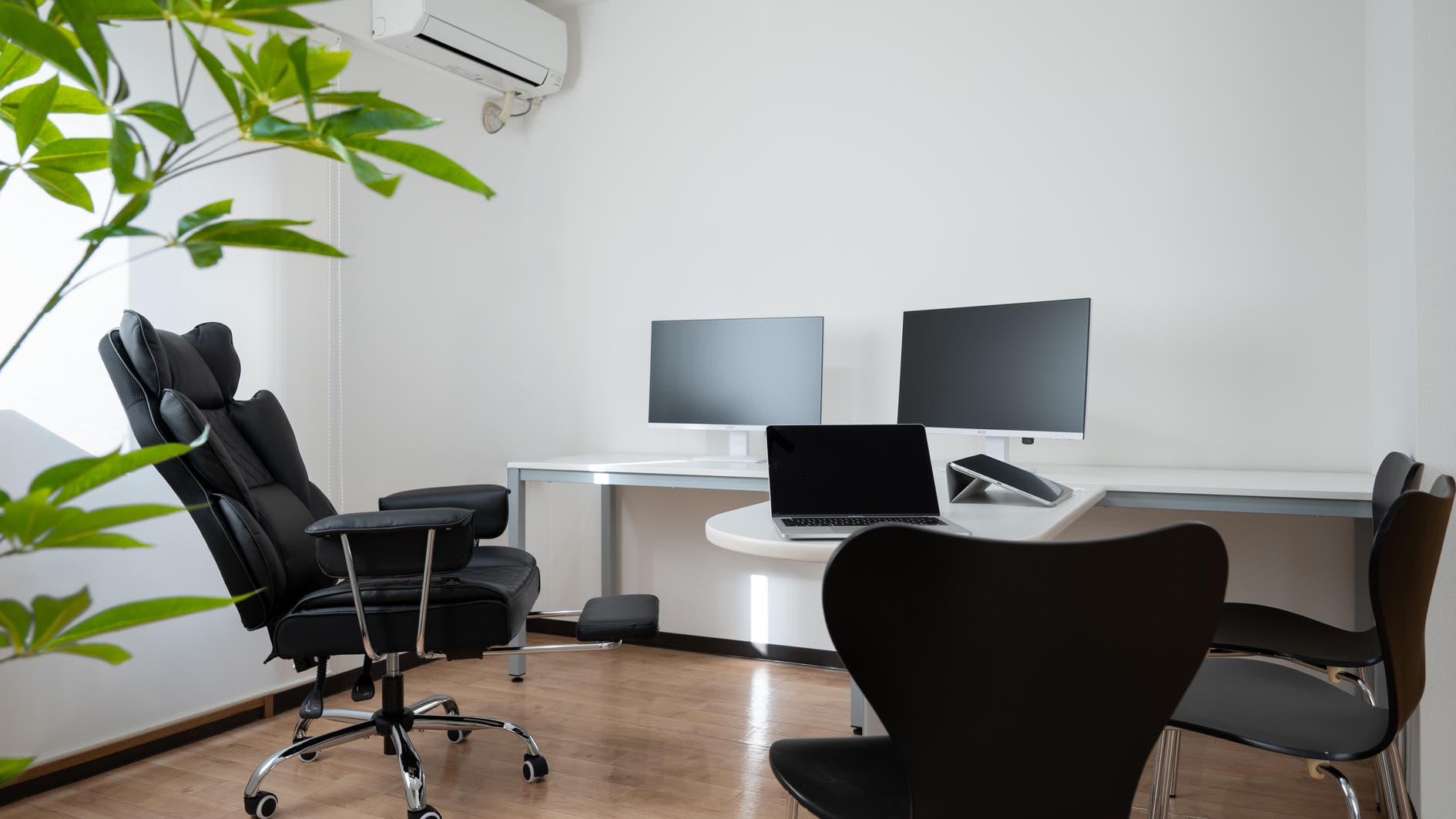 湯島駅1分。マルチモニタで捗るおこもり作業！ちょうどサイズの31㎡！最大9名！作業・ミーティング・小会議・ミニセミナーに！の写真4