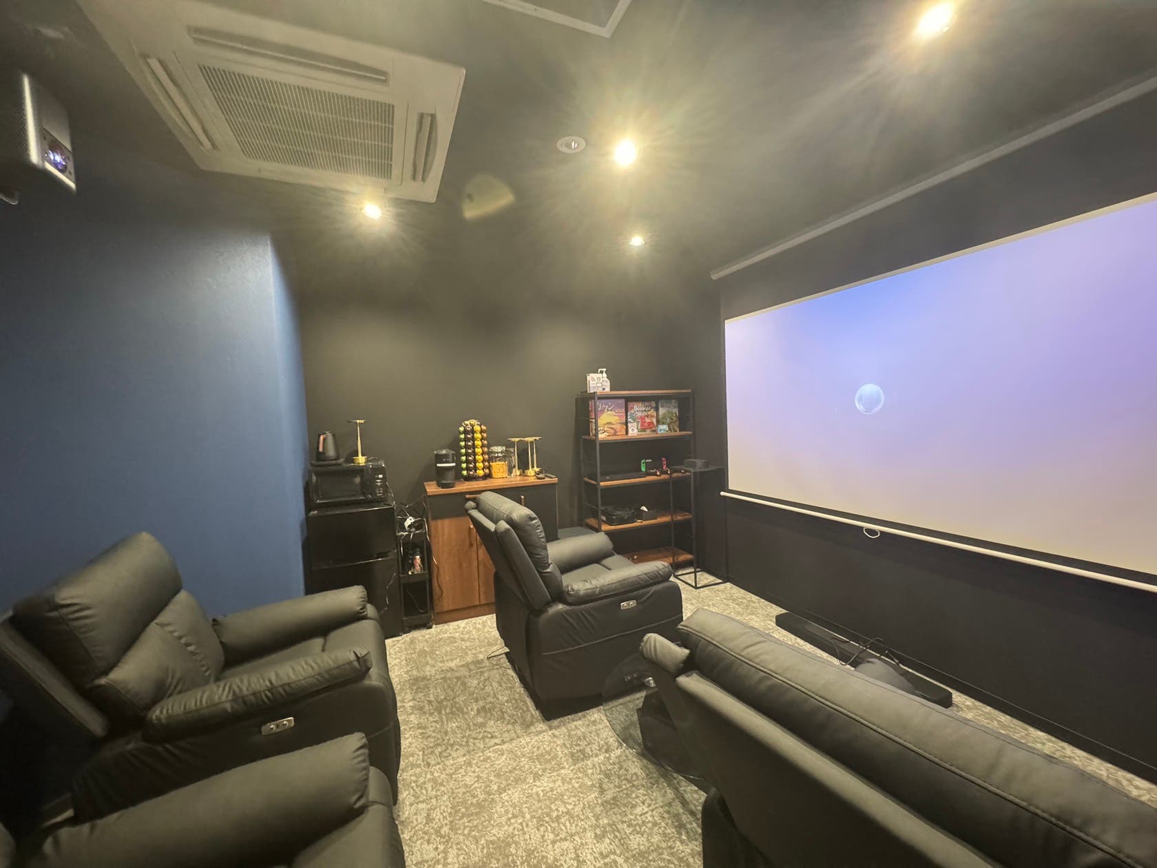 スペモシネマ🎬駅徒歩4分🚶‍♀️ゴミ無料🆓プロジェクター🎥デート💓映画鑑賞🎬774_SpemoCINEMA西船橋の写真3