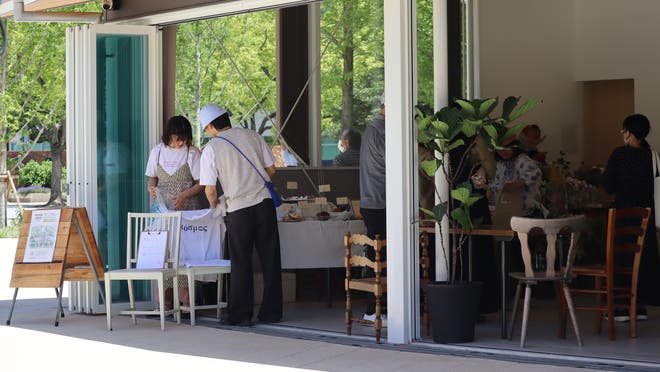 ラウンジ ~芝生に開いたみんなのスペース~の写真6