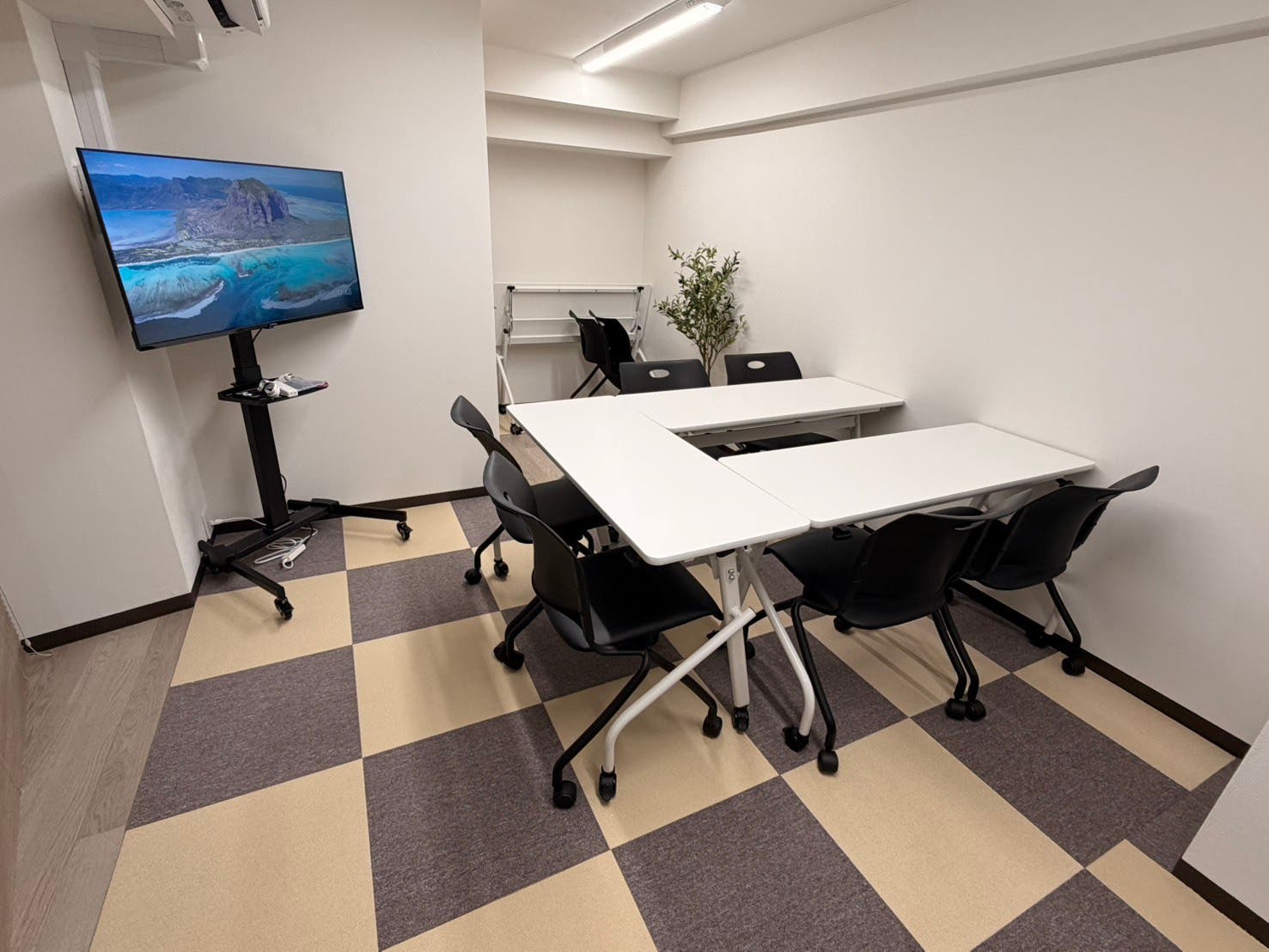 🌟久屋大通駅徒歩１分！小会議室🌟会議・打ち合わせからオフ会など使い方は自由🎯の写真1