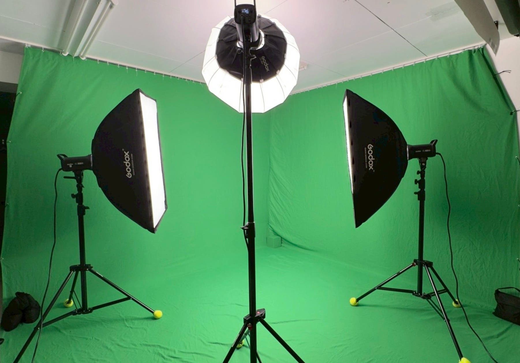 【studio As】9色のバックペーパー＆豊富な撮影機材が無料で使えて驚愕の1H/￥4000〜!の写真3