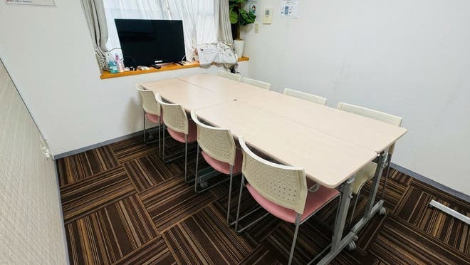 ☆TSUBAKI横浜☆ 明るく静かなスペース★安定高速光回線WiFi ★テレワーク・Web会議・動画撮影最適、施術、マッサージの写真1