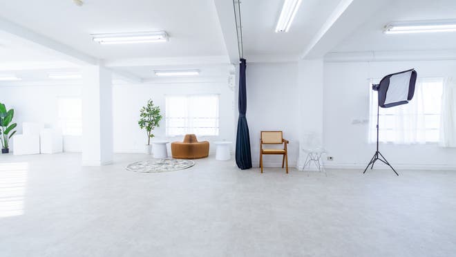 飯田橋駅2分|自然光 × 二面採光 × アーチ × 白壁 × 植物 × ブランコ|土足OK|24時間OKの写真12