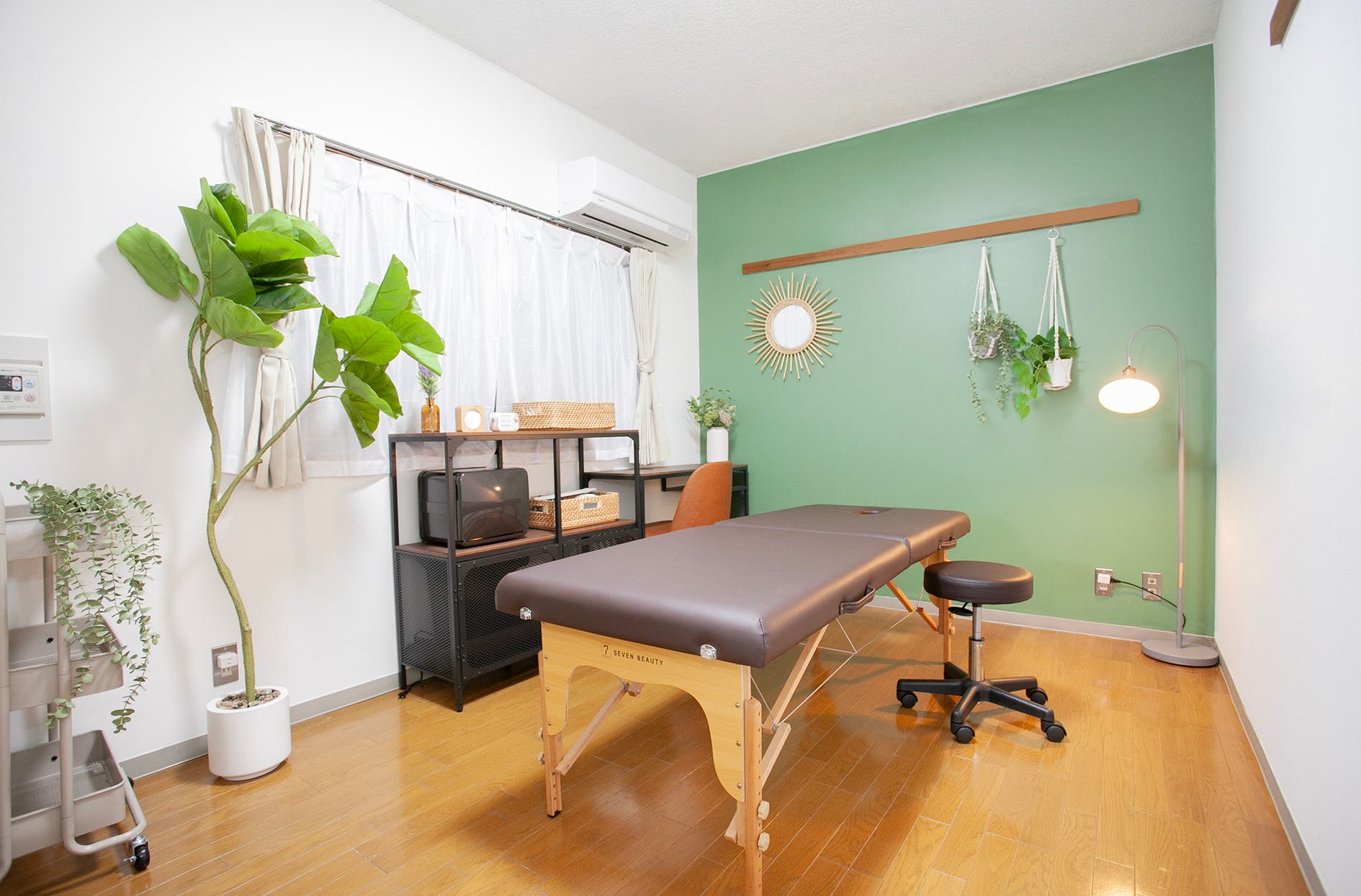 【NEW　OPEN】シックで落ち着いた空間で特別な時間をの写真1