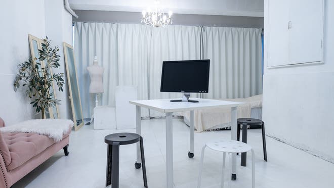 自然光×白壁×白床|黒壁×黒床◎飯田橋駅1分|撮影ベッド|洞窟ブース|ポートレート・コスプレ|24時間撮影OK!の写真13