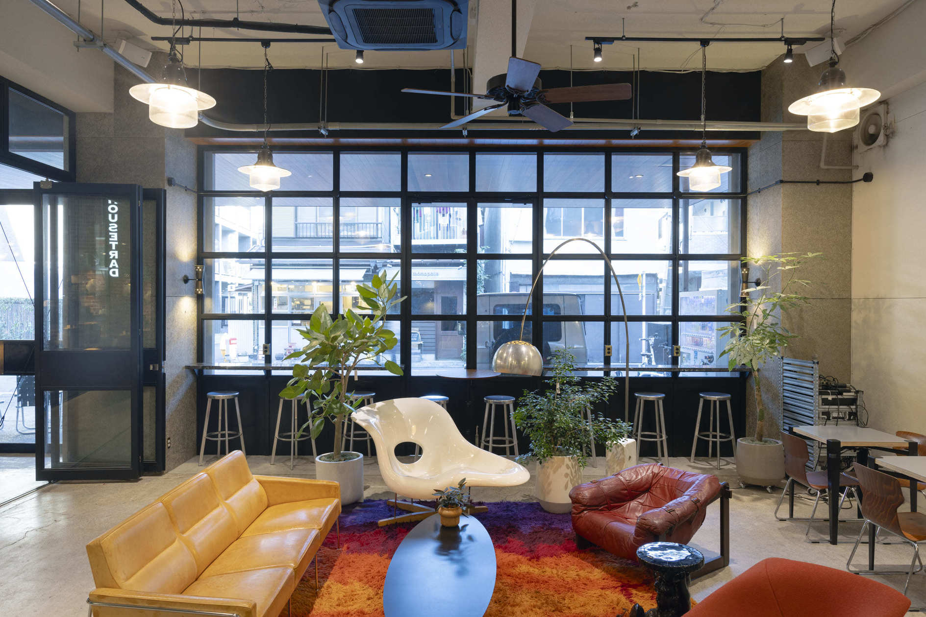 【中目黒駅】から徒歩６分、開場広さ１００㎡、100人収容可能（撮影・セミナー・展示会・パーティーなどに）の写真5