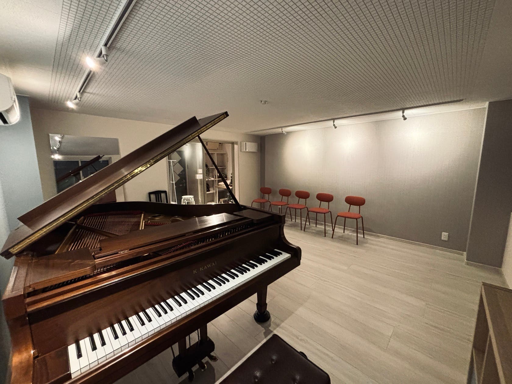 玉造ピアノのあるサロン【2026年1月リニューアル❣️】の写真1