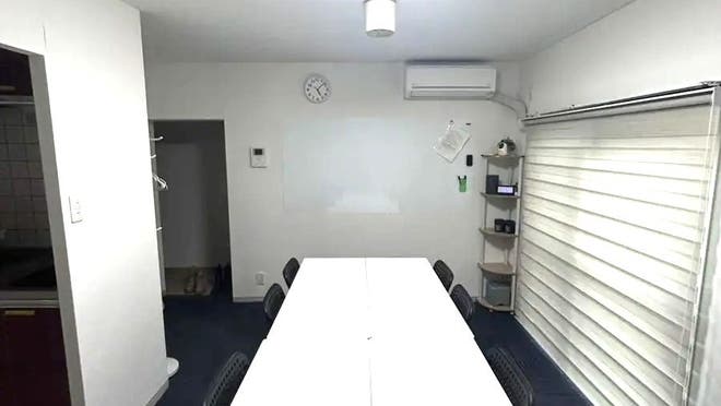 新宿高島屋からすぐ!気軽に24時間使えるシンプルなレンタルスペース・電子タバコ可・施術ベッド有りの写真3