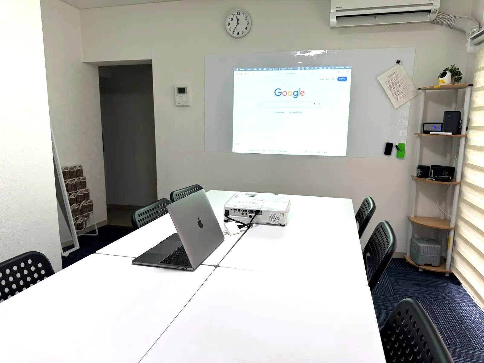 新宿高島屋からすぐ！気軽に24時間使えるシンプルなレンタルスペース・電子タバコ可・施術ベッド有りの写真8