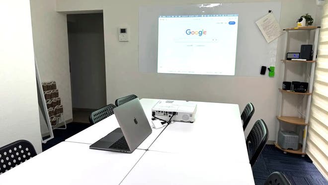 新宿高島屋からすぐ!気軽に24時間使えるシンプルなレンタルスペース・電子タバコ可・施術ベッド有りの写真8