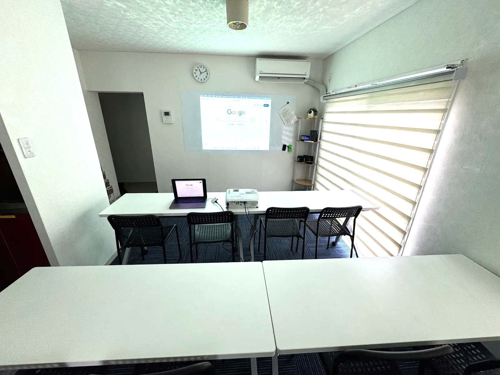 新宿高島屋からすぐ！気軽に24時間使えるシンプルなレンタルスペース・電子タバコ可・施術ベッド有りの写真9