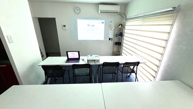 新宿高島屋からすぐ!気軽に24時間使えるシンプルなレンタルスペース・電子タバコ可・施術ベッド有りの写真9