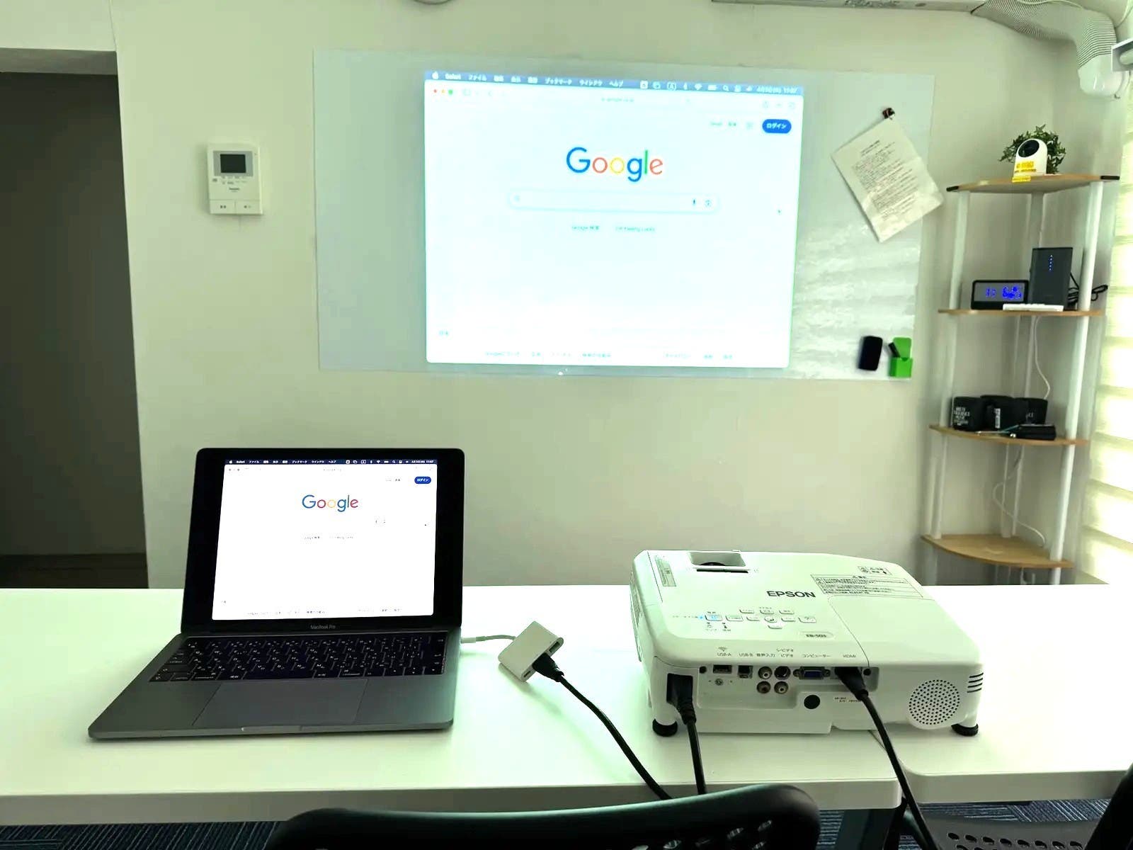 新宿高島屋からすぐ！気軽に24時間使えるシンプルなレンタルスペース・電子タバコ可・施術ベッド有りの写真10