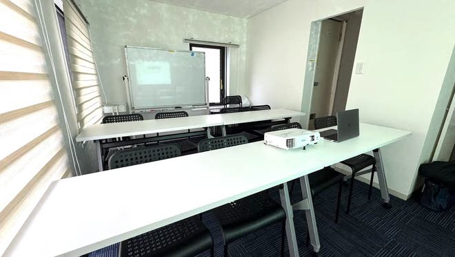 新宿高島屋からすぐ!気軽に24時間使えるシンプルなレンタルスペース・電子タバコ可・施術ベッド有りの写真11