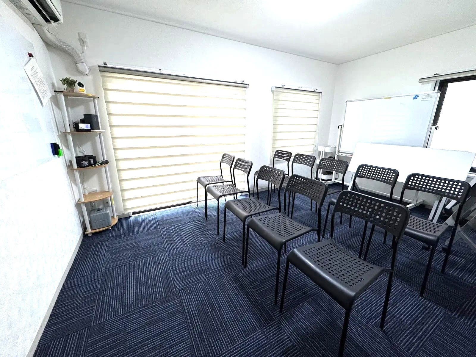 新宿高島屋からすぐ！気軽に24時間使えるシンプルなレンタルスペース・電子タバコ可・施術ベッド有りの写真14