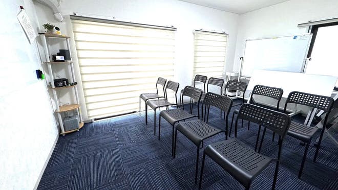 新宿高島屋からすぐ!気軽に24時間使えるシンプルなレンタルスペース・電子タバコ可・施術ベッド有りの写真14