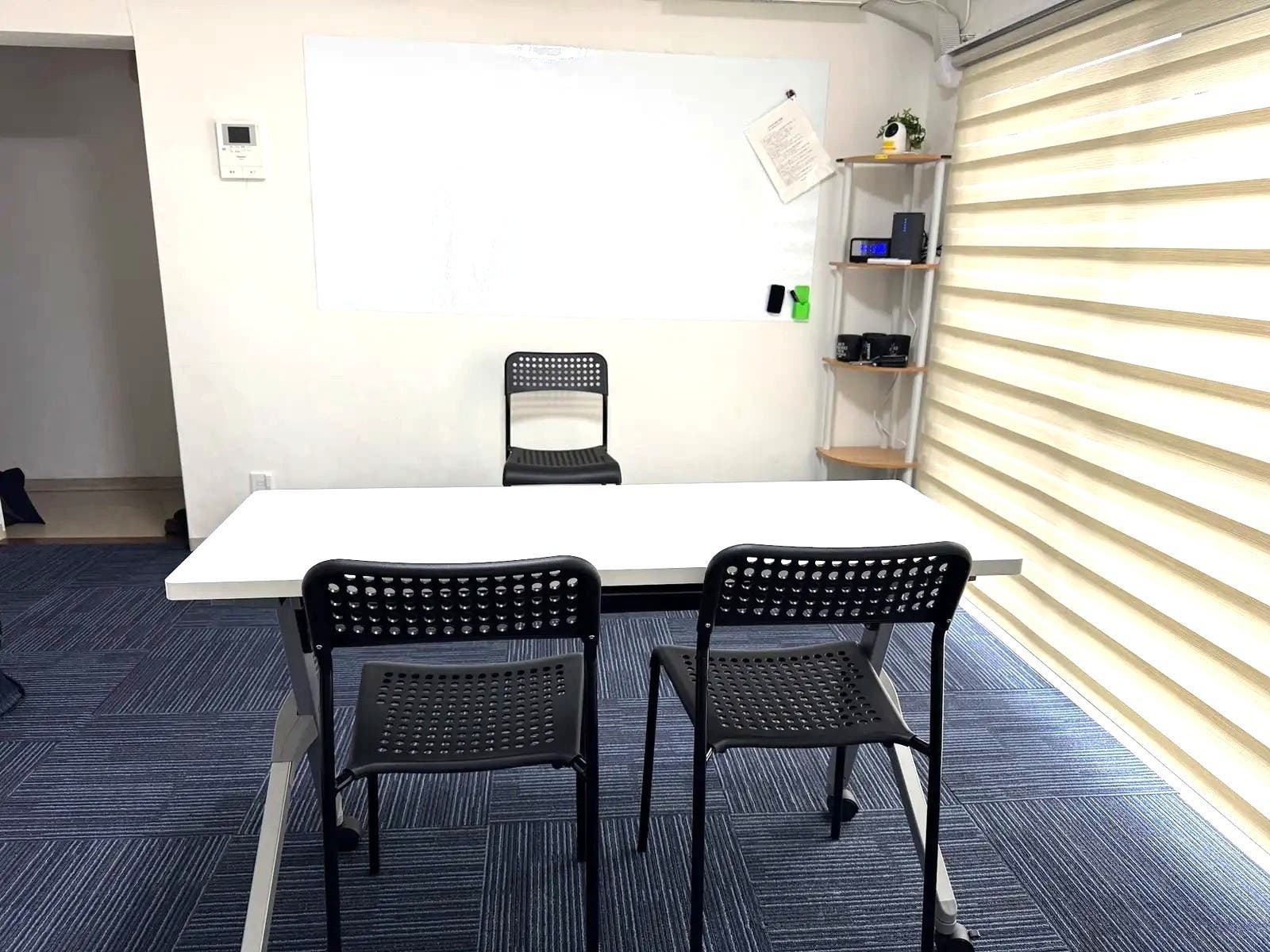 新宿高島屋からすぐ！気軽に24時間使えるシンプルなレンタルスペース・電子タバコ可・施術ベッド有りの写真15