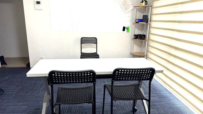 新宿高島屋からすぐ!気軽に24時間使えるシンプルなレンタルスペース・電子タバコ可・施術ベッド有りの写真15