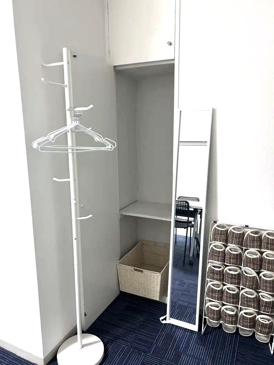 新宿高島屋からすぐ！気軽に24時間使えるシンプルなレンタルスペース・電子タバコ可・施術ベッド有りの写真17