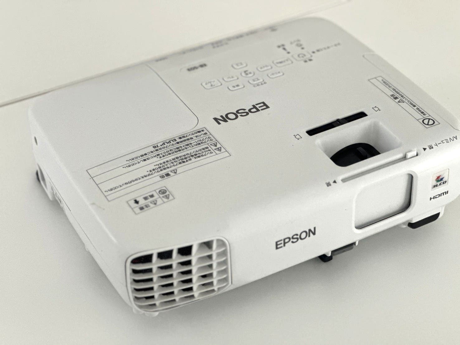 新宿高島屋からすぐ！気軽に24時間使えるシンプルなレンタルスペース・電子タバコ可・施術ベッド有りの写真7