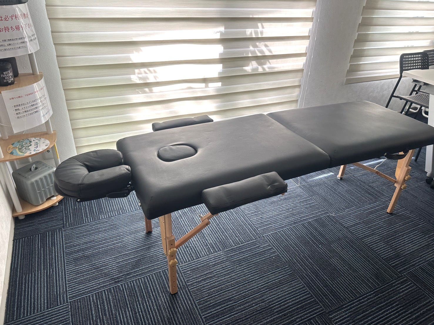 新宿高島屋からすぐ！気軽に24時間使えるシンプルなレンタルスペース・電子タバコ可・施術ベッド有りの写真5