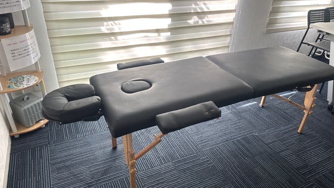 新宿高島屋からすぐ!気軽に24時間使えるシンプルなレンタルスペース・電子タバコ可・施術ベッド有りの写真5