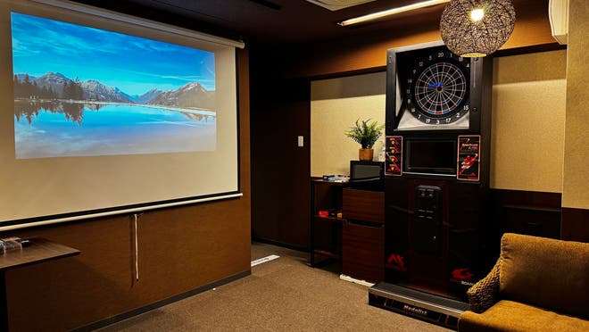 【FAMILYPOT 横浜桜木町店】桜木町駅徒歩5分 本格ポーカーテーブル、ボードゲームもあるパーティ向けバリ風スペースの写真2