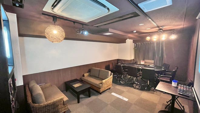 【FAMILYPOT 横浜桜木町店】桜木町駅徒歩5分 本格ポーカーテーブル、ボードゲームもあるパーティ向けバリ風スペースの写真2