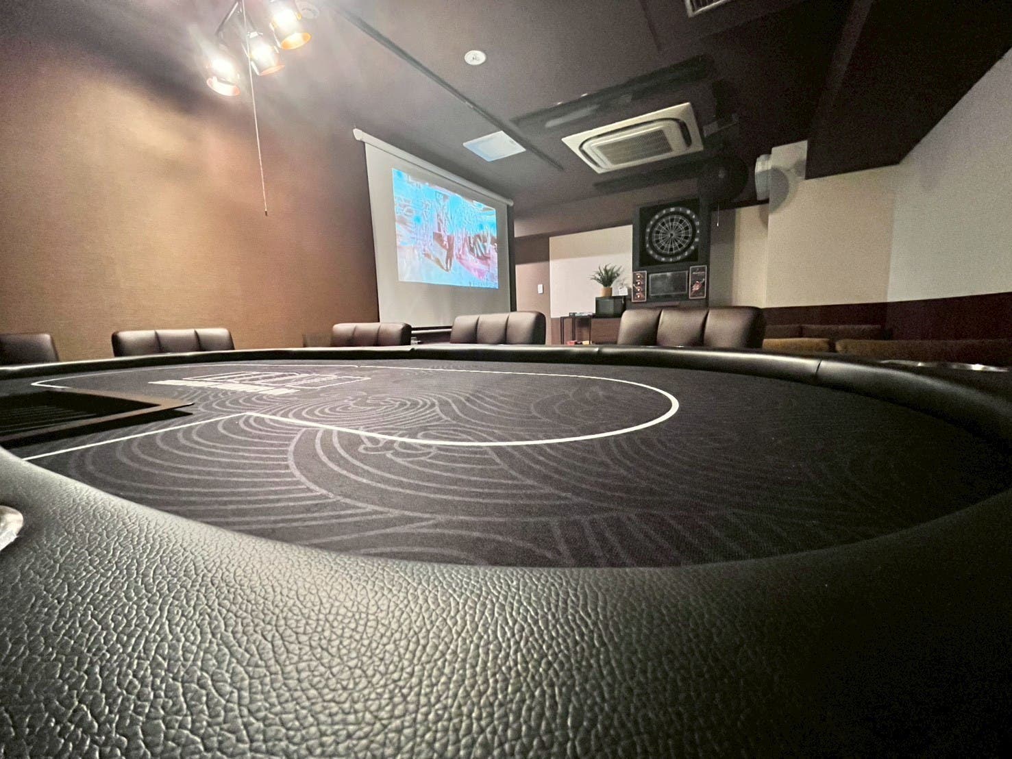 【FAMILYPOT 横浜桜木町店】桜木町駅徒歩5分 本格ポーカーテーブル、ボードゲームもあるパーティ向けバリ風スペースの写真7