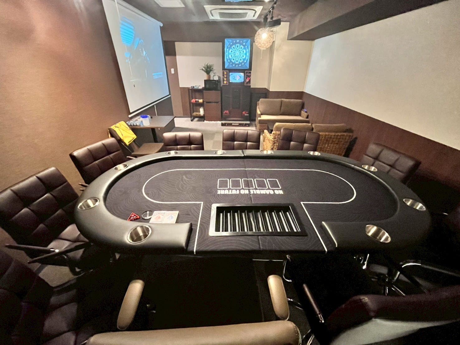 【FAMILYPOT 横浜桜木町店】桜木町駅徒歩5分 本格ポーカーテーブル、ボードゲームもあるパーティ向けバリ風スペースの写真9