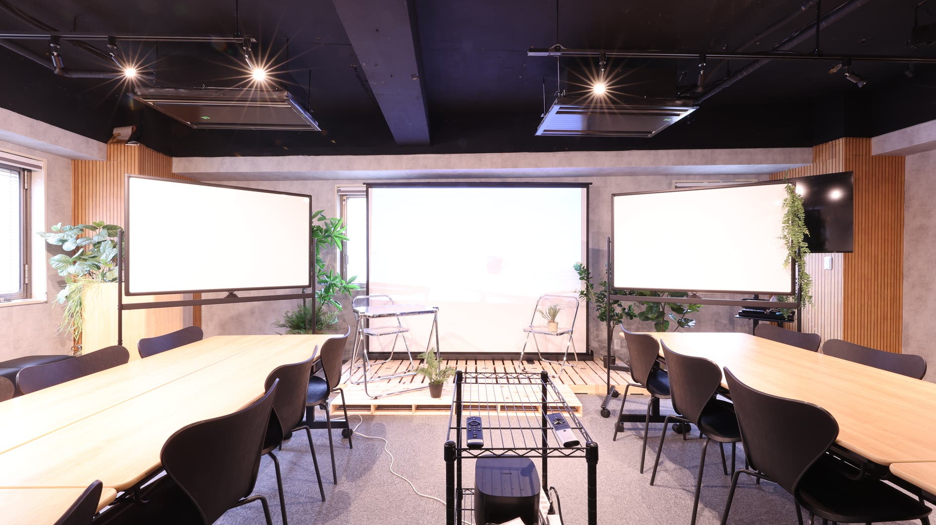 #エヌティGoburin2nd【新宿三丁目】忘年会🤶駅徒歩2分/席数84立食90名飲食/120㌅画面/会議/セミナーの写真5