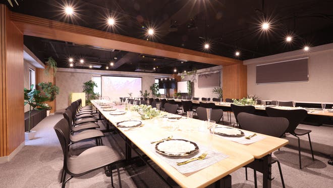 #エヌティGoburin2nd【新宿三丁目】忘年会🤶駅徒歩2分/席数84立食90名飲食/120㌅画面/会議/セミナーの写真8